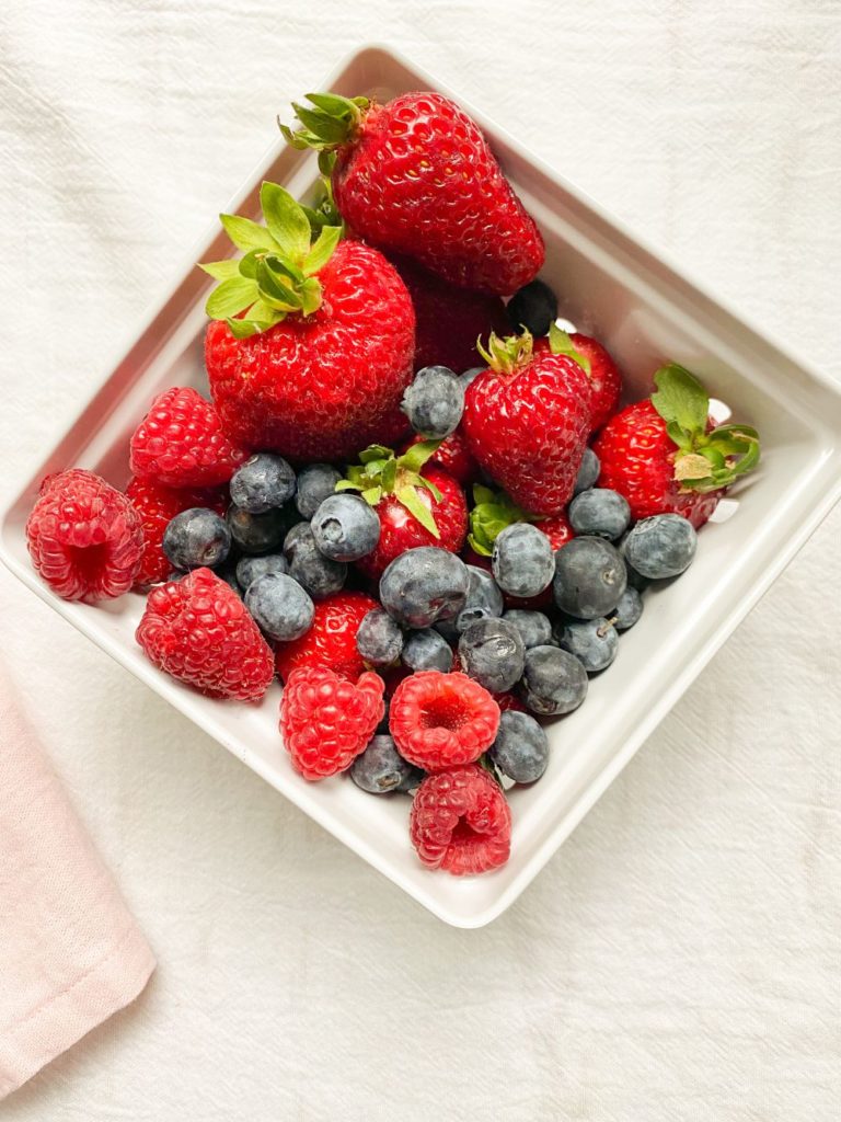 Triple berry summer crisp – Zest Nutrition